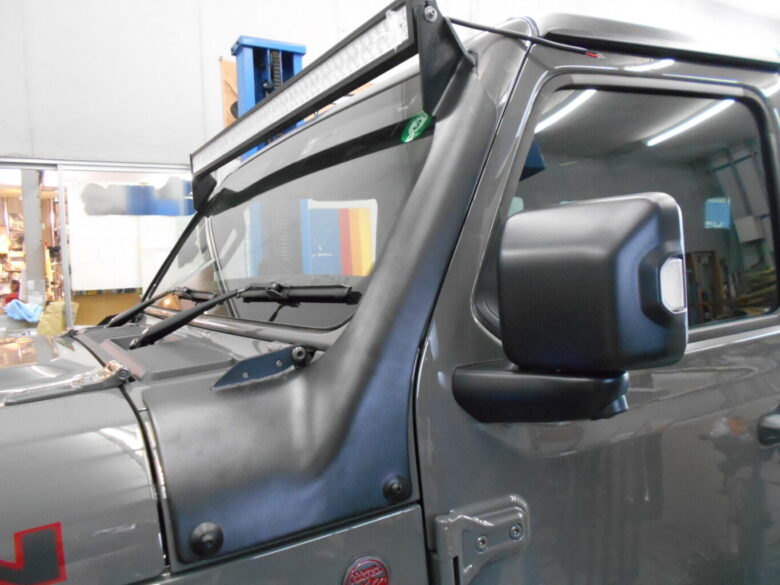 JEEP JL KC light bar取り付け | HallShot